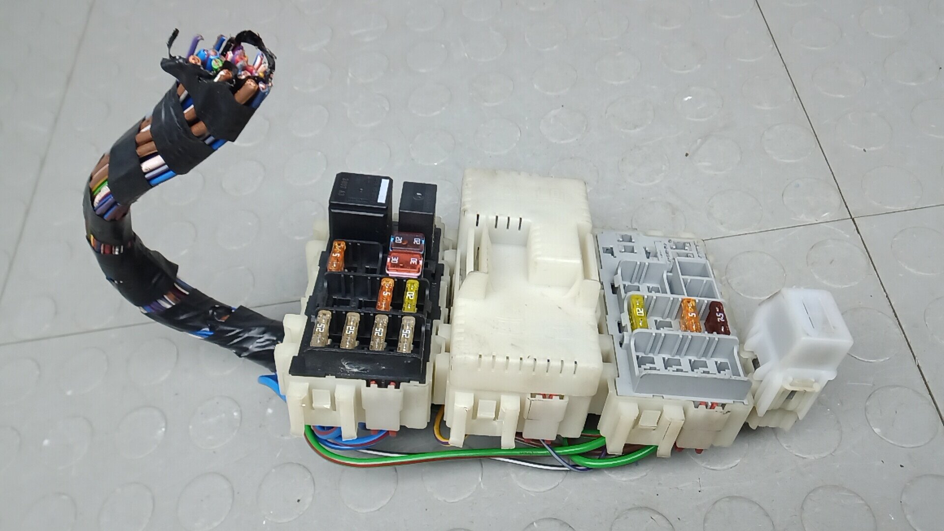 Блок предохранителей FORD MONDEO 4