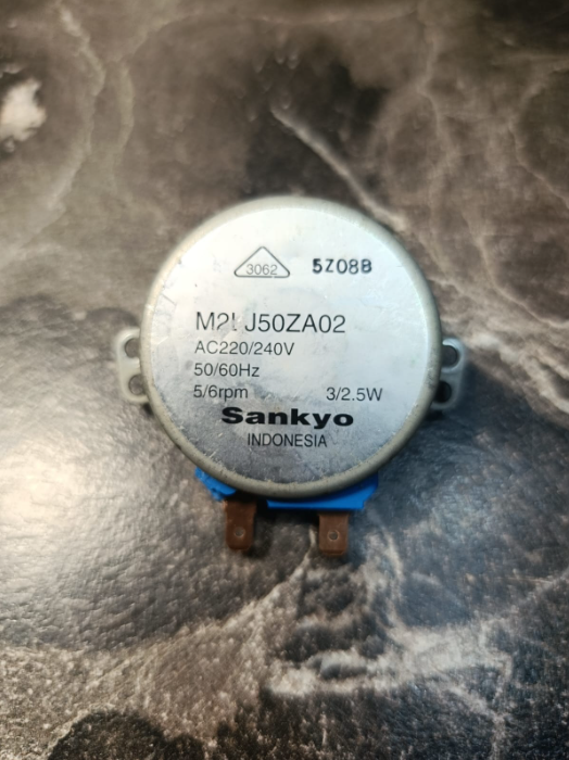 Двигатель вращения поддона микроволновой печи Sankyo M2LJ50ZA02 220-240V 3/2.5W 5/6rpm