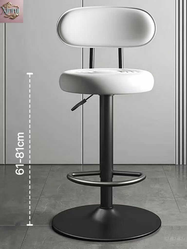 Белые круглые вращающиеся барные стулья на высоких ножках с черными ножками