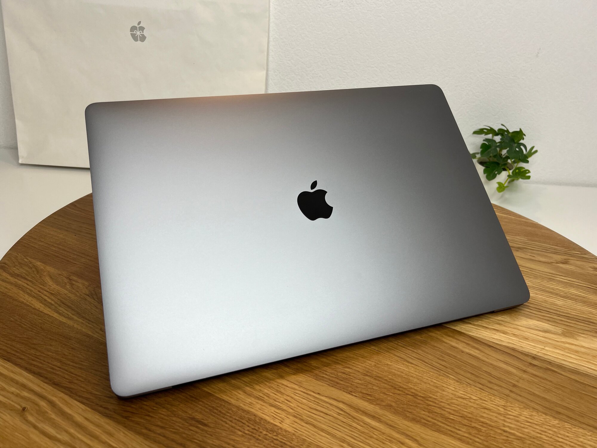 Apple Macbook Pro 16 a2141 intel Core i9 2300GHz 32GB 1TB SSD 5500M 8Gb VRAM 100 циклов. русская клавиатура