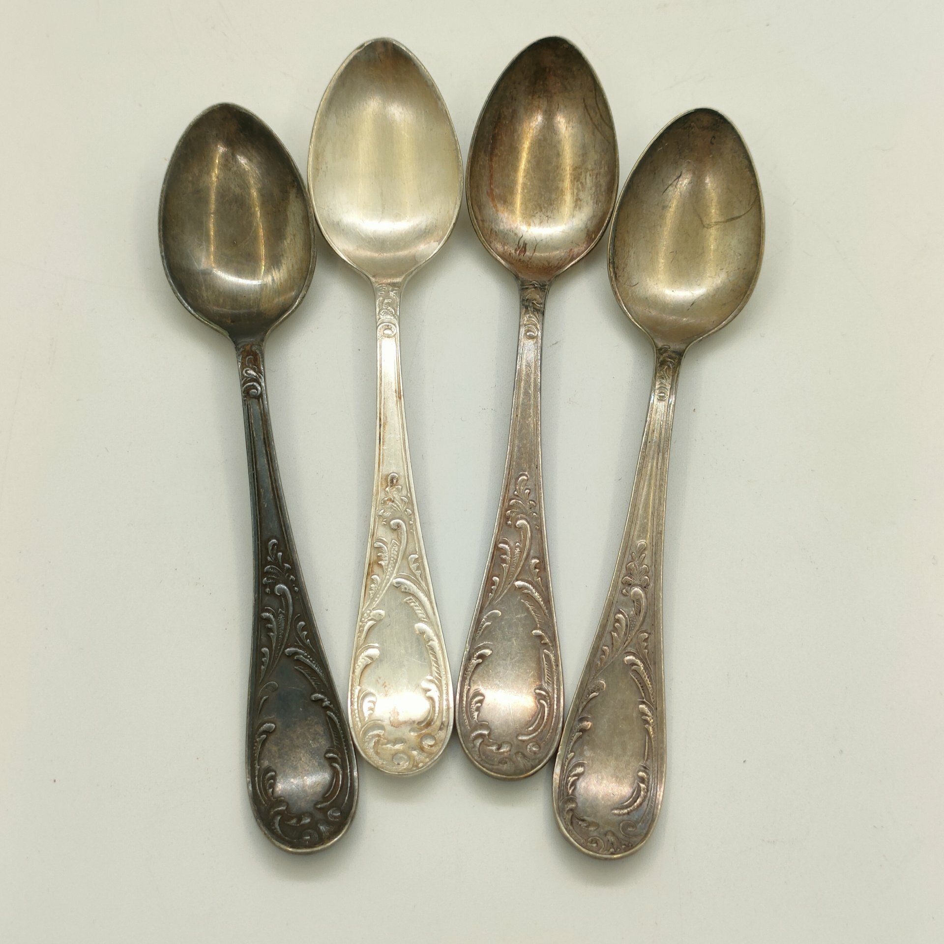 Набор из 4-х чайных ложек с растительным декором (в подборе), мНЦ (медь-никель-цинк)