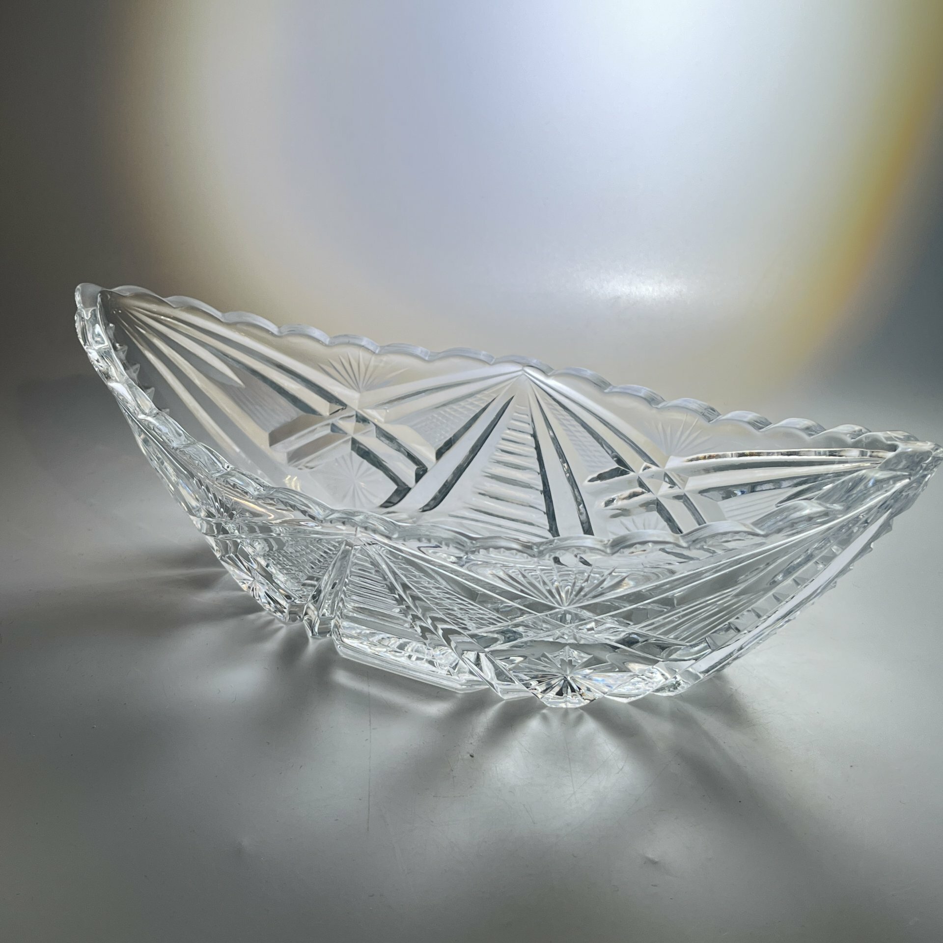 Салатник-ладья с резным геометрическим декором, хрусталь, алмазная грань, СССР