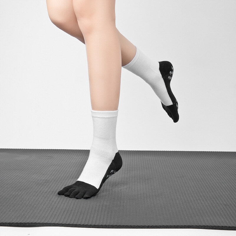 Йога носки утолщенные осень-зима пилатес специальные нескользящие носки из чесаного хлопка пятипалые длинные спортивные носки до середины икры