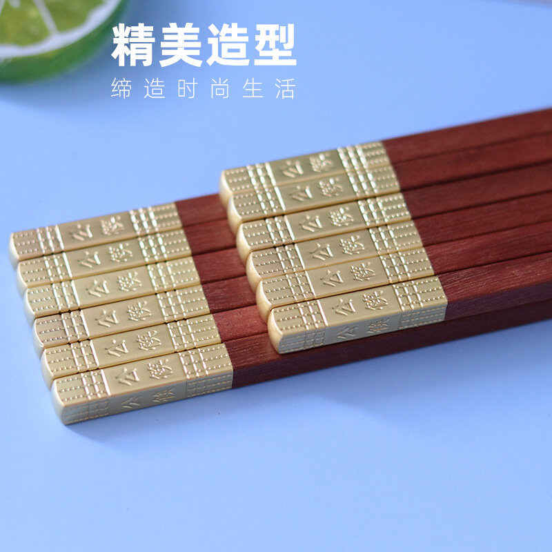 Палочки для еды из массива дерева, китайский стиль, неокрашенные, из красного сандалового дерева, с медным наконечником, для отелей и домашнего использования, настраиваемые палочки для еды
