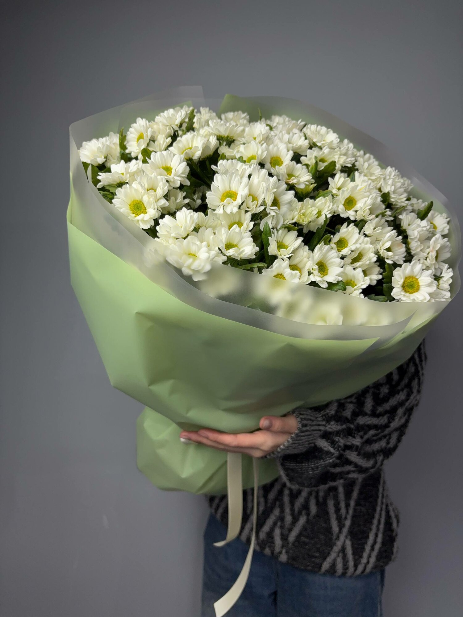 FRESH FLORA Облако нежности: букет из хризантем Сантини – купить с доставкой