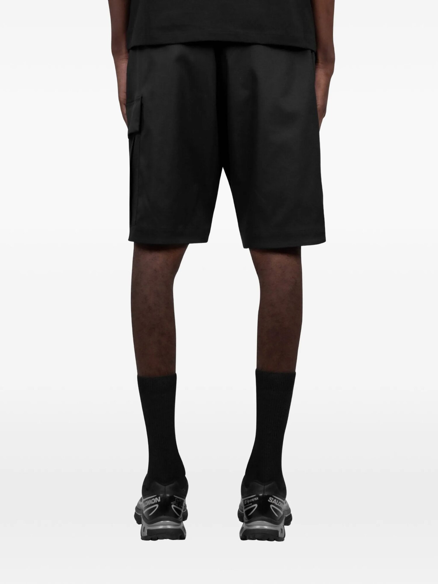 Шорты C.P. COMPANY Cargo-pocket shorts, размер 52 EU, black/black — фото 1