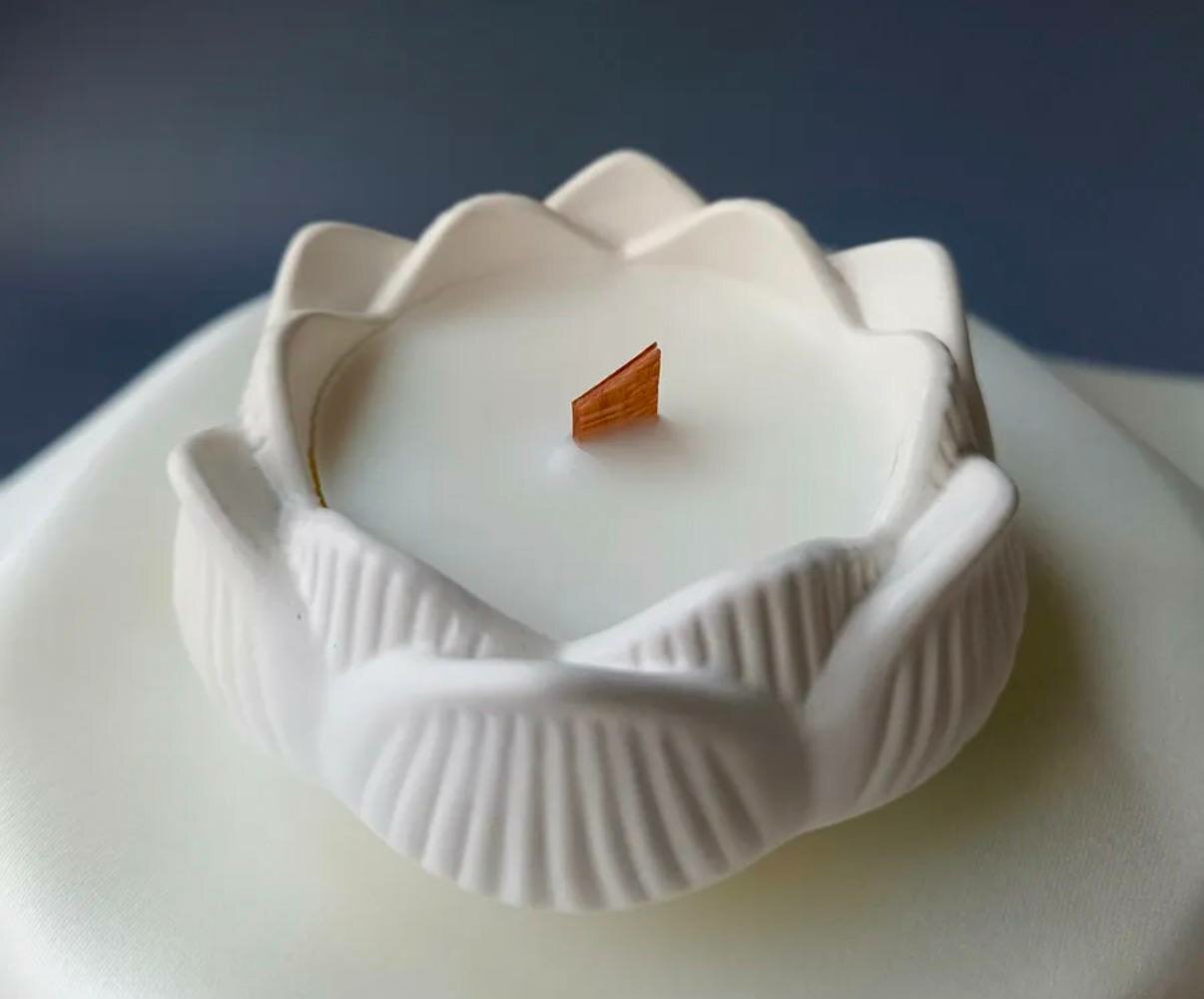 Набор свечей LUMÉRIA Atelier "Шепот очага" ароматических интерьерных в гипсовых подсвечниках Лотос, 2 шт, 40 мл