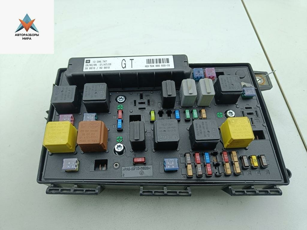 Блок предохранителей Opel Zafira 2 (B) 2006 743381