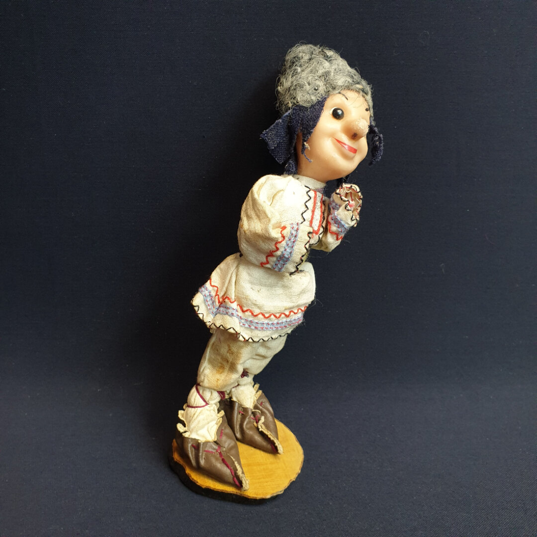 Кукла на спиле дерева Гуцул 24 см, не устойчивая, пластик, одежда требует химчистки. Винтаж, СССР.