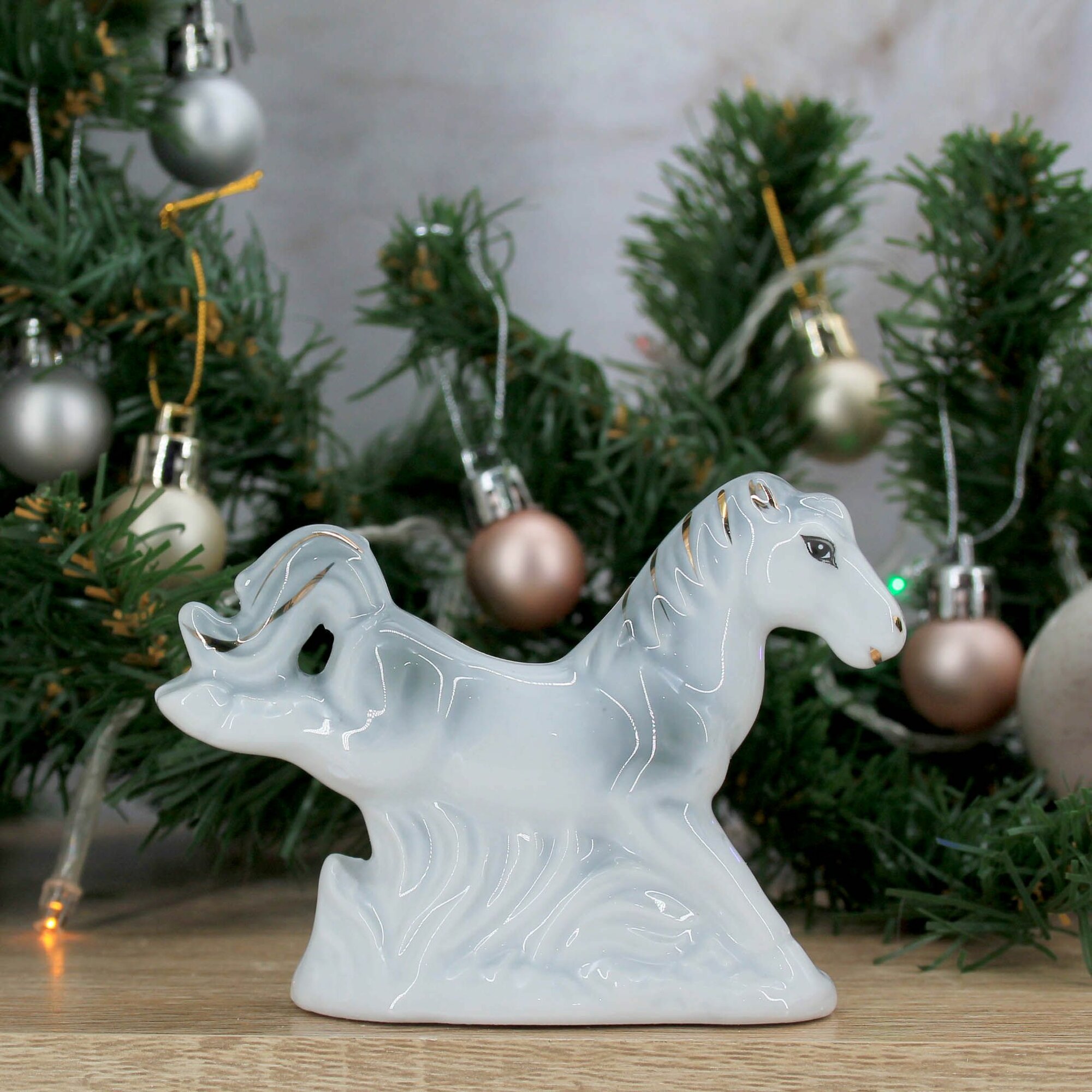 Статуэтка фарфоровая Лошадь , Символ года , цвет белый серый