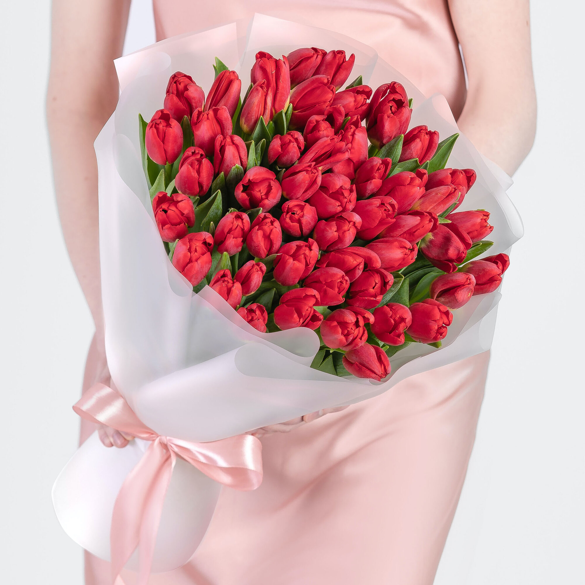 Букет Мегацвет24 "Красный Тюльпан", 51 шт, дизайнерская упаковка