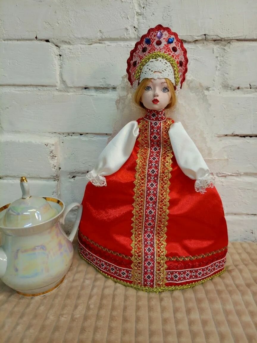 Грелка на чайник кукла "Мария", сувенирная 26х33 см.