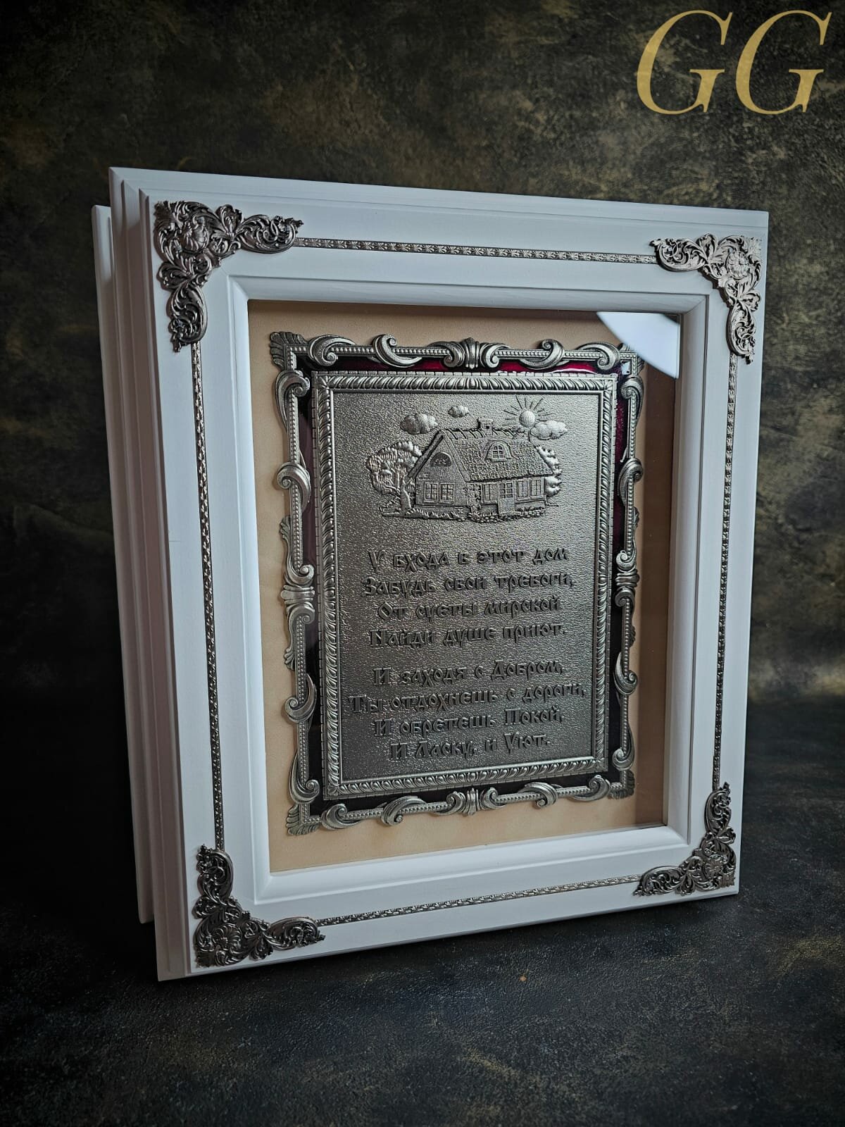 Ключница "Оберег" натуральное дерево, медь, сребро, эмали. Цвет белый.