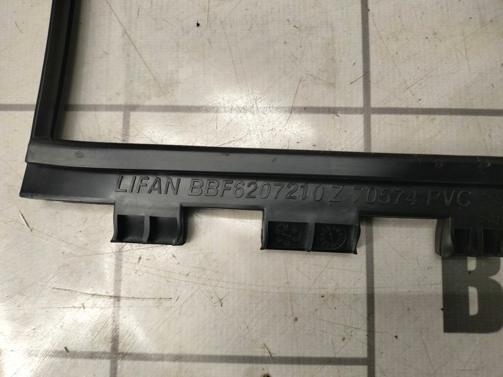 Уплотнитель стекла двери Lifan Solano 2 2016-2018 — фото 1