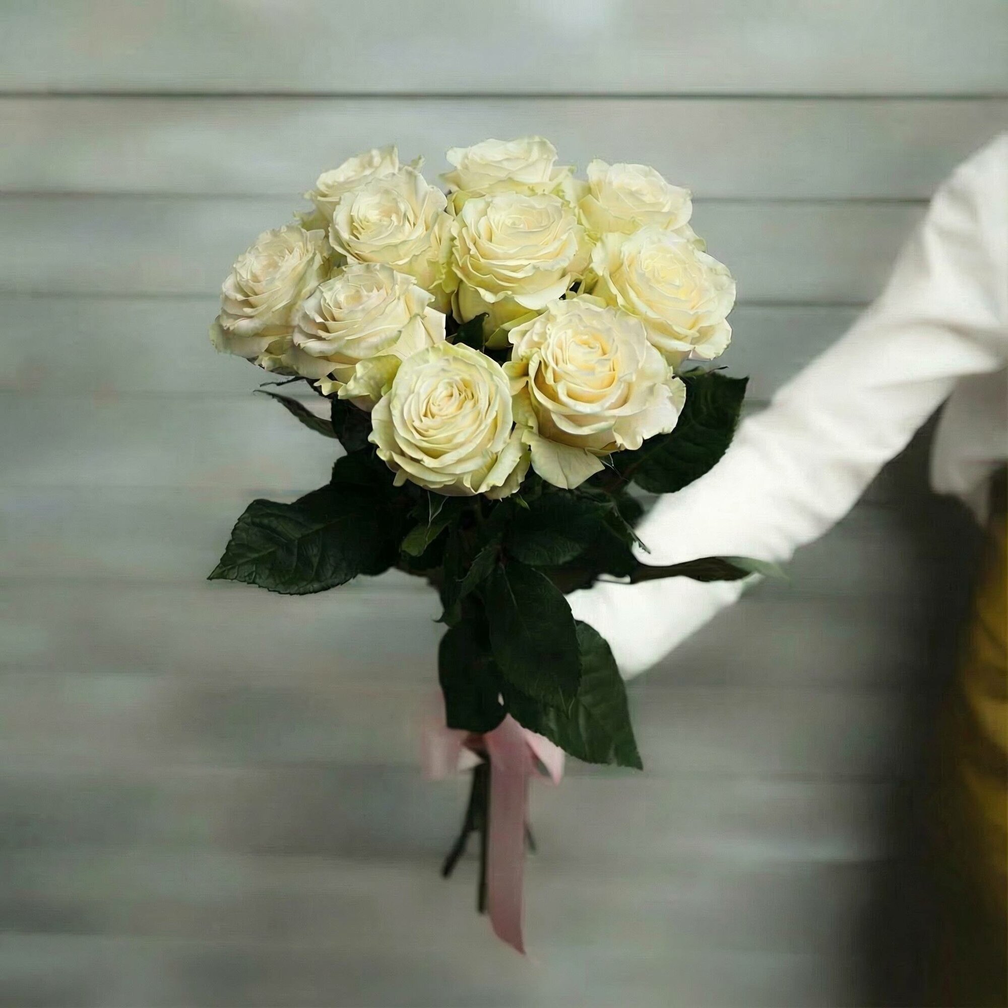 Букет из 9 роз сорта "Мондиаль" под ленту