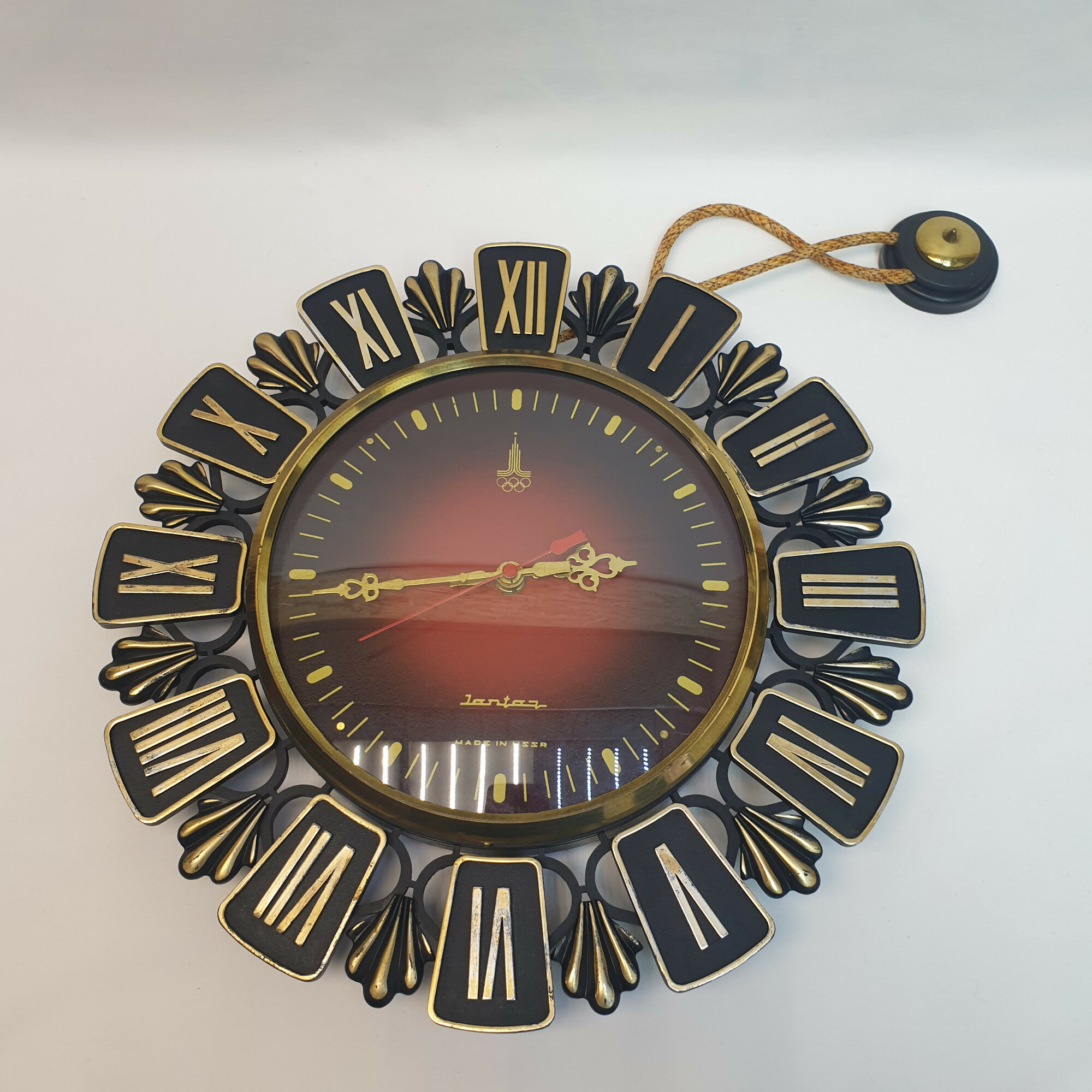 Часы настенные "Янтарь", кварцевые, рабочие, пластик. Винтаж, СССР.