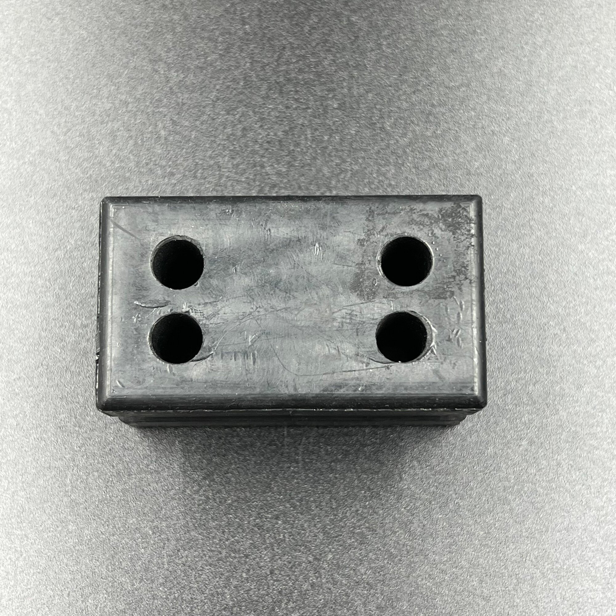 Подушка крепления двигателя Yamaha 25-30 (YUELANG) OEM номера: 689-44557-00