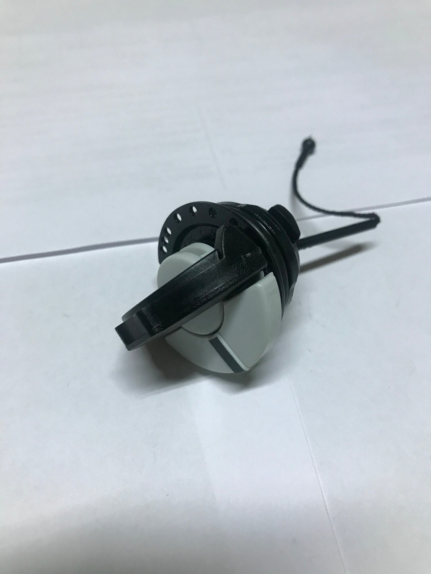 Крышка бензобака MS 210-440, Fs-100 Stihl арт.00003500533