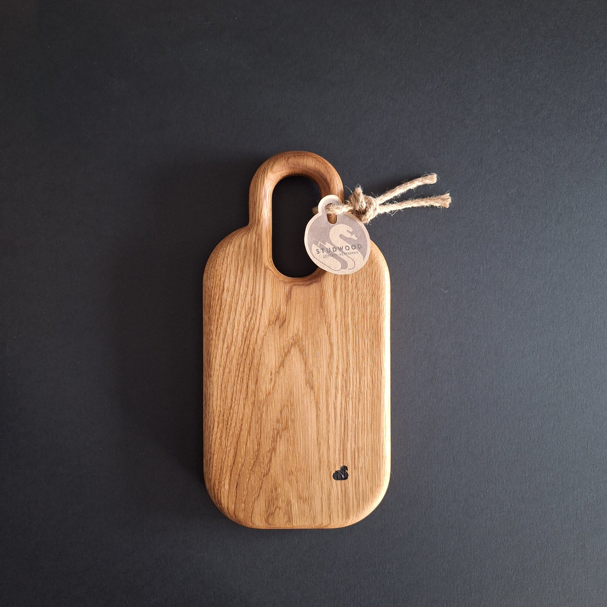 Дубовая разделочная доска из цельного массива. "Харлу"- 30х15х2,3 см. STUDWOOD