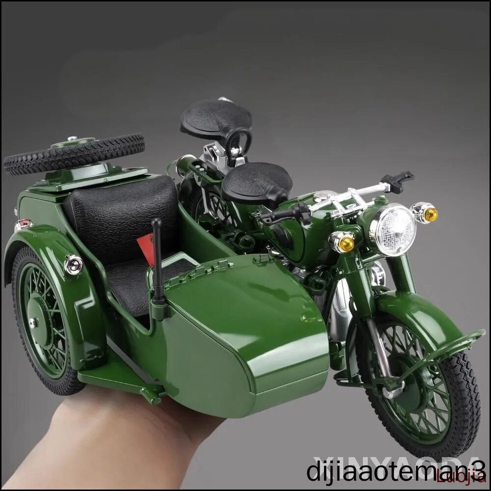 Эксклюзивная модель мотоцикла Урал М72 СССР в масштабе 1:10, выполненная из металлического сплава, дополнена световыми и звуковыми эффектами