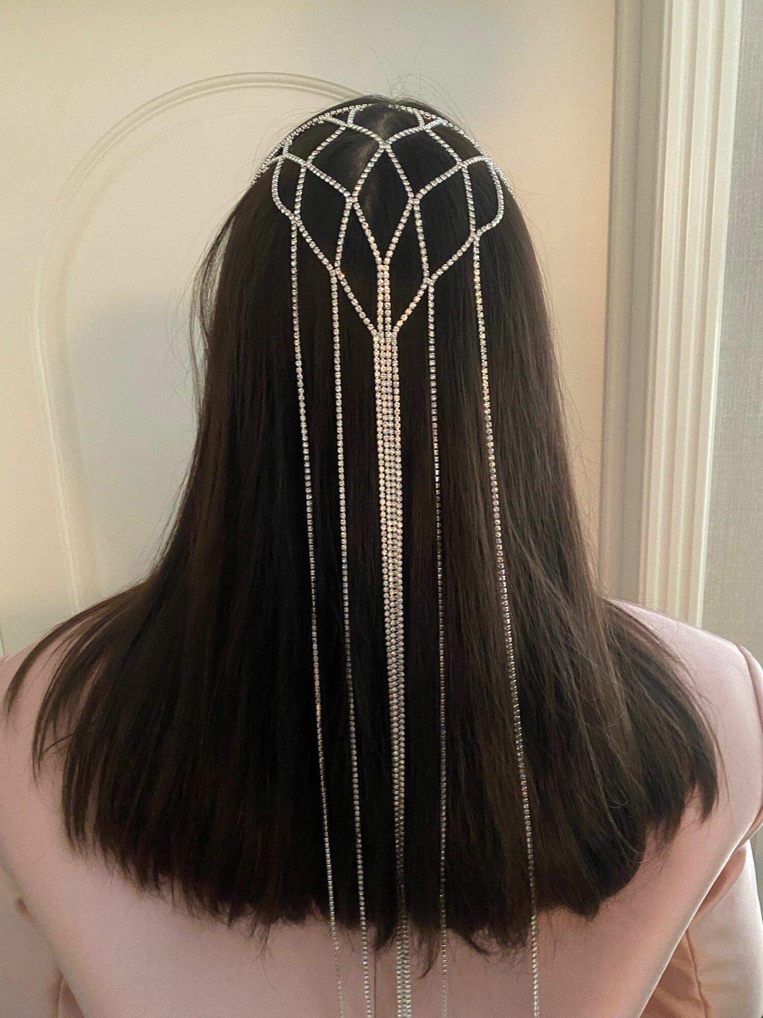 Тика на голову со стразами на ободке длинная, серебристая