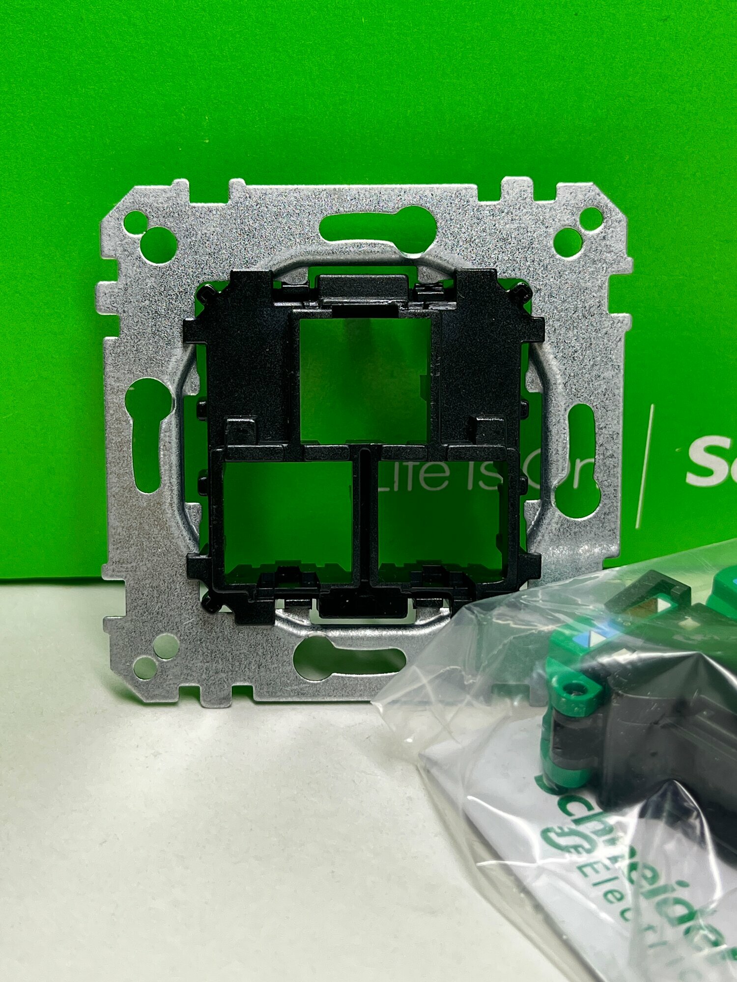Механизм двойной розетки компьютерная RJ45 Cat.5e UTP Schneider Electric Merten MTN4575-0002
