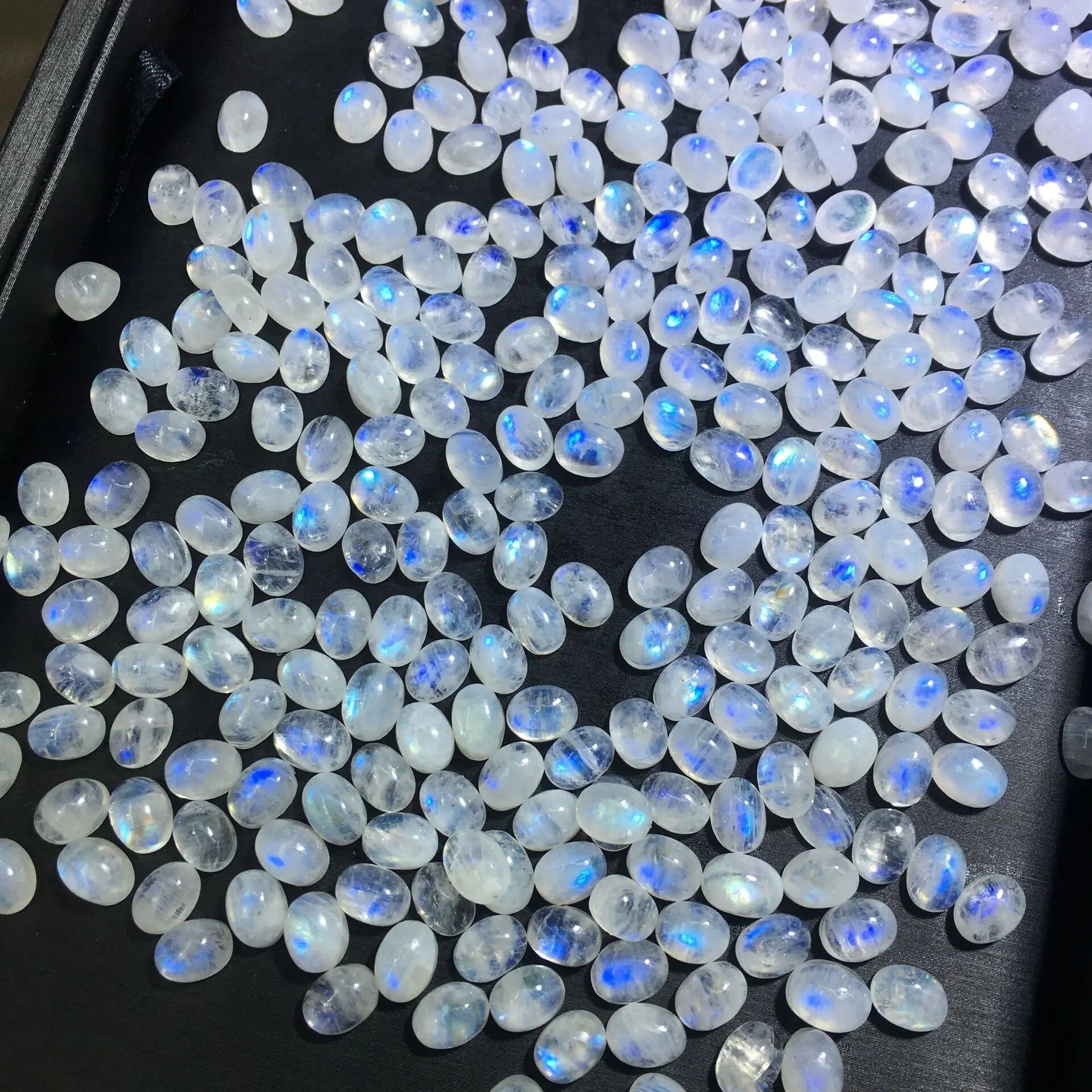 Оптовая продажа, 15 шт./упак, натуральный Радужный лунный камень, бусина, кабошон 4x6 м, 5x7 мм, 6x8 мм, 7x9 мм, овальный ювелирный кулон с драгоценными камнями