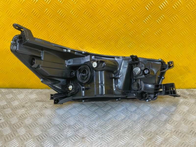 Фара левая Toyota Hilux (2015-2021) 2017