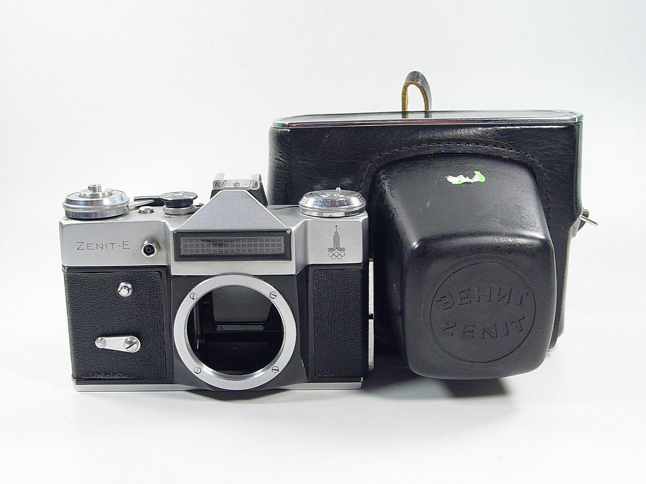 Фотоаппарат советский старинный Зенит-Е. Олимпиада-80 Москва. Рабочее состояние, СССР, 1978 г. Металл. Лот 8