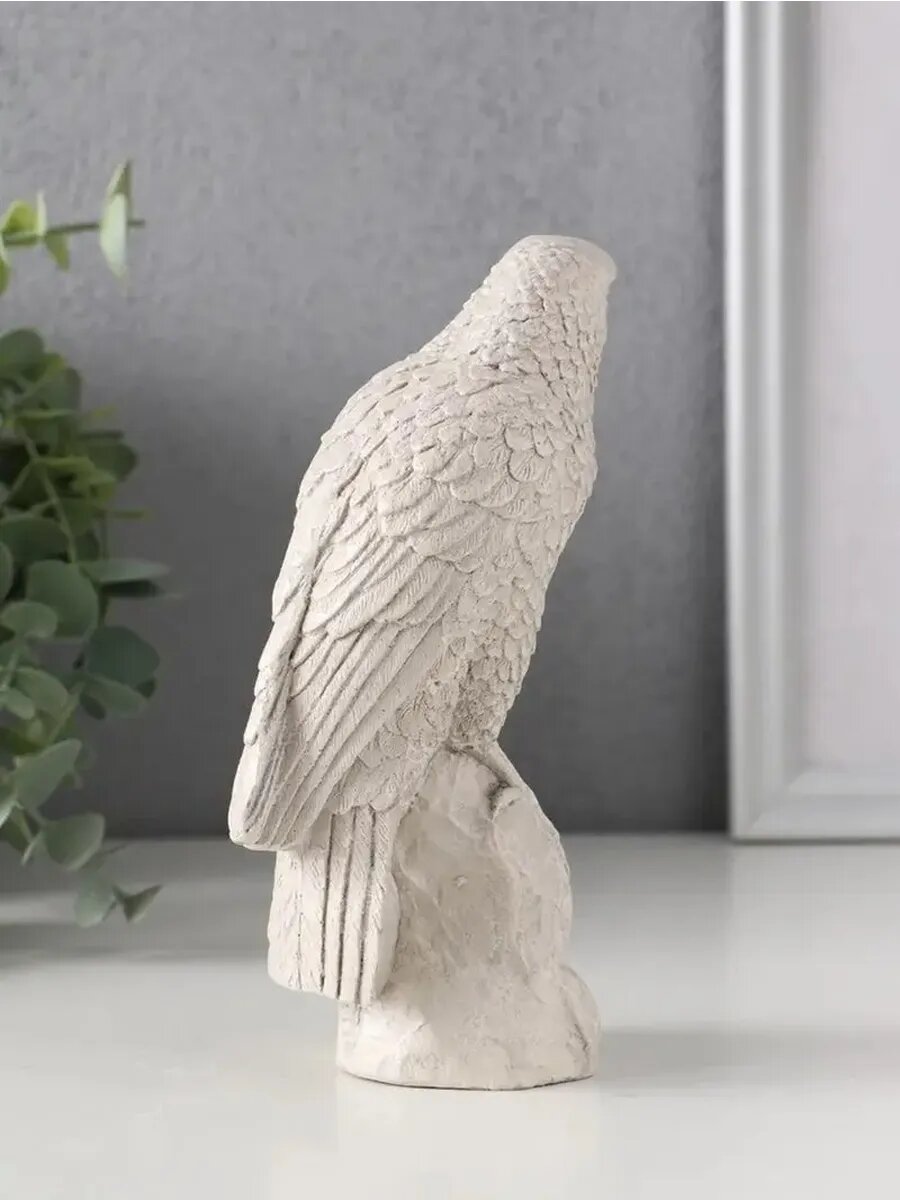 Декоративная фигура Ворон на камне, серый