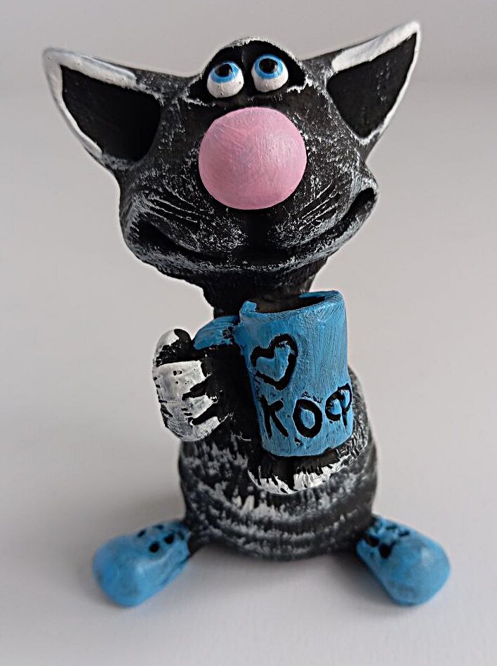Фигурка "Кот с кружкой". Искусственный камень. Синий. Высота 8 см
