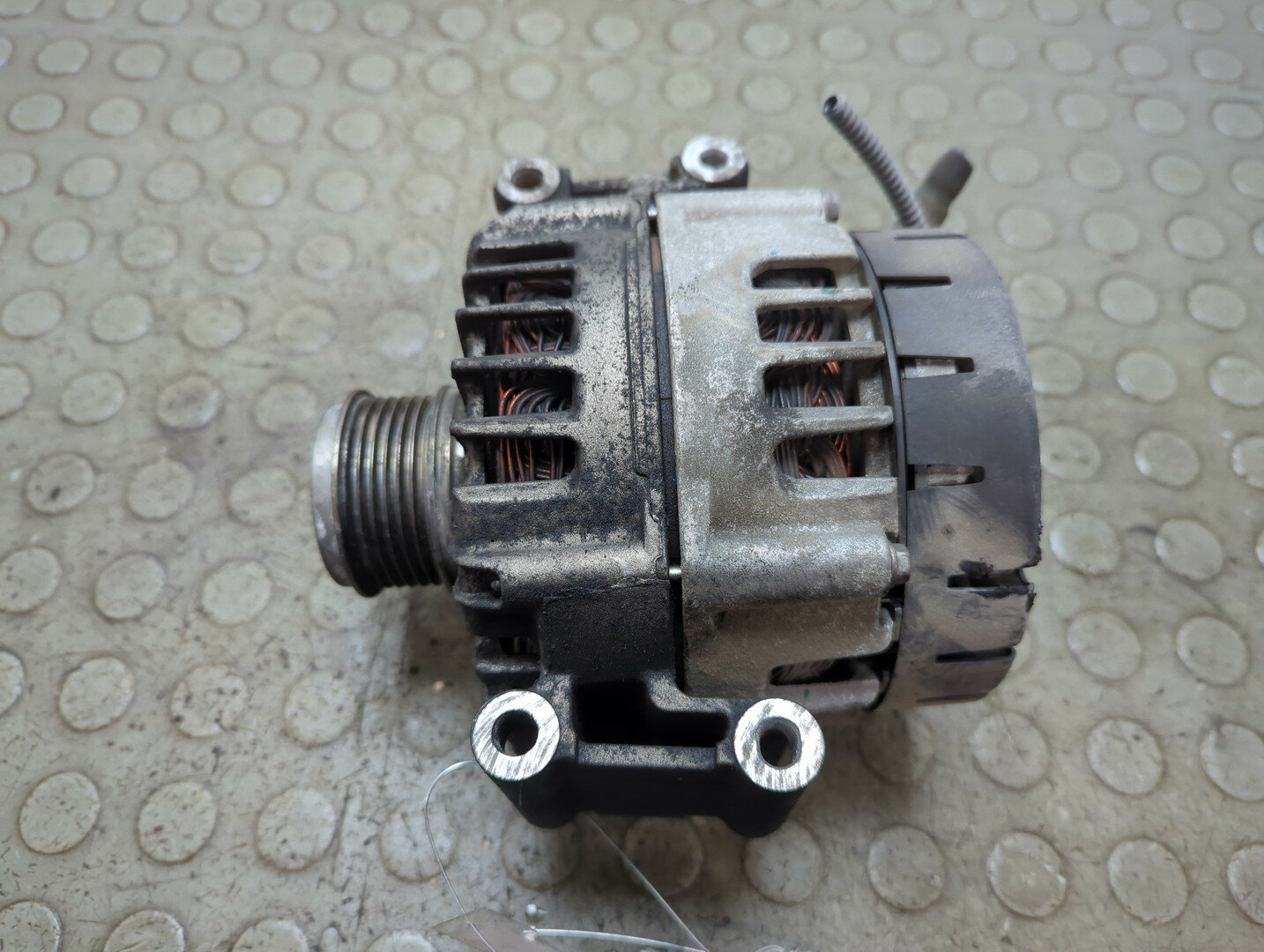 Генератор Audi Q7 Б/У