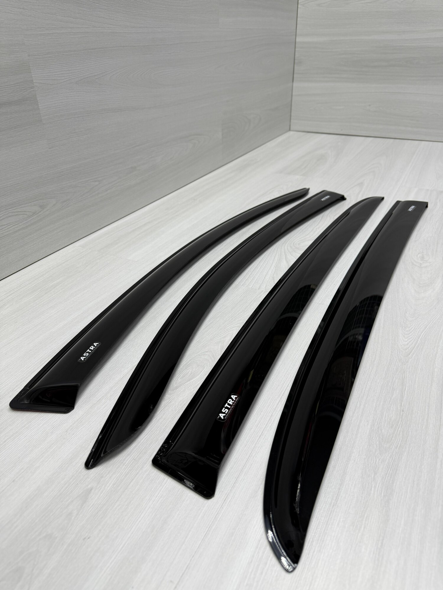 Дефлекторы (ветровики) окон на Opel Astra H 2004-2009 хетчбек (Опель Астра)