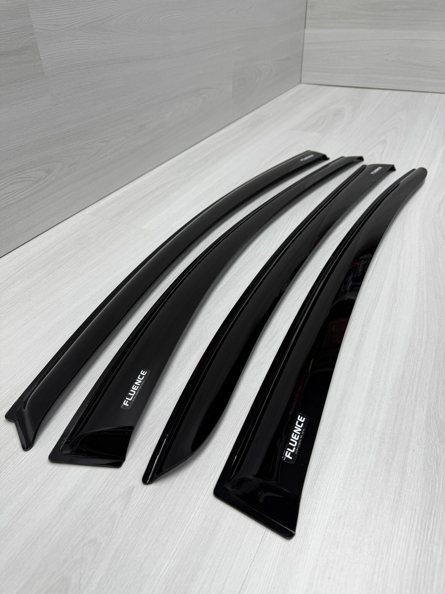 Дефлекторы (ветровики) окон на Renault Fluence (Рено Флюенс)