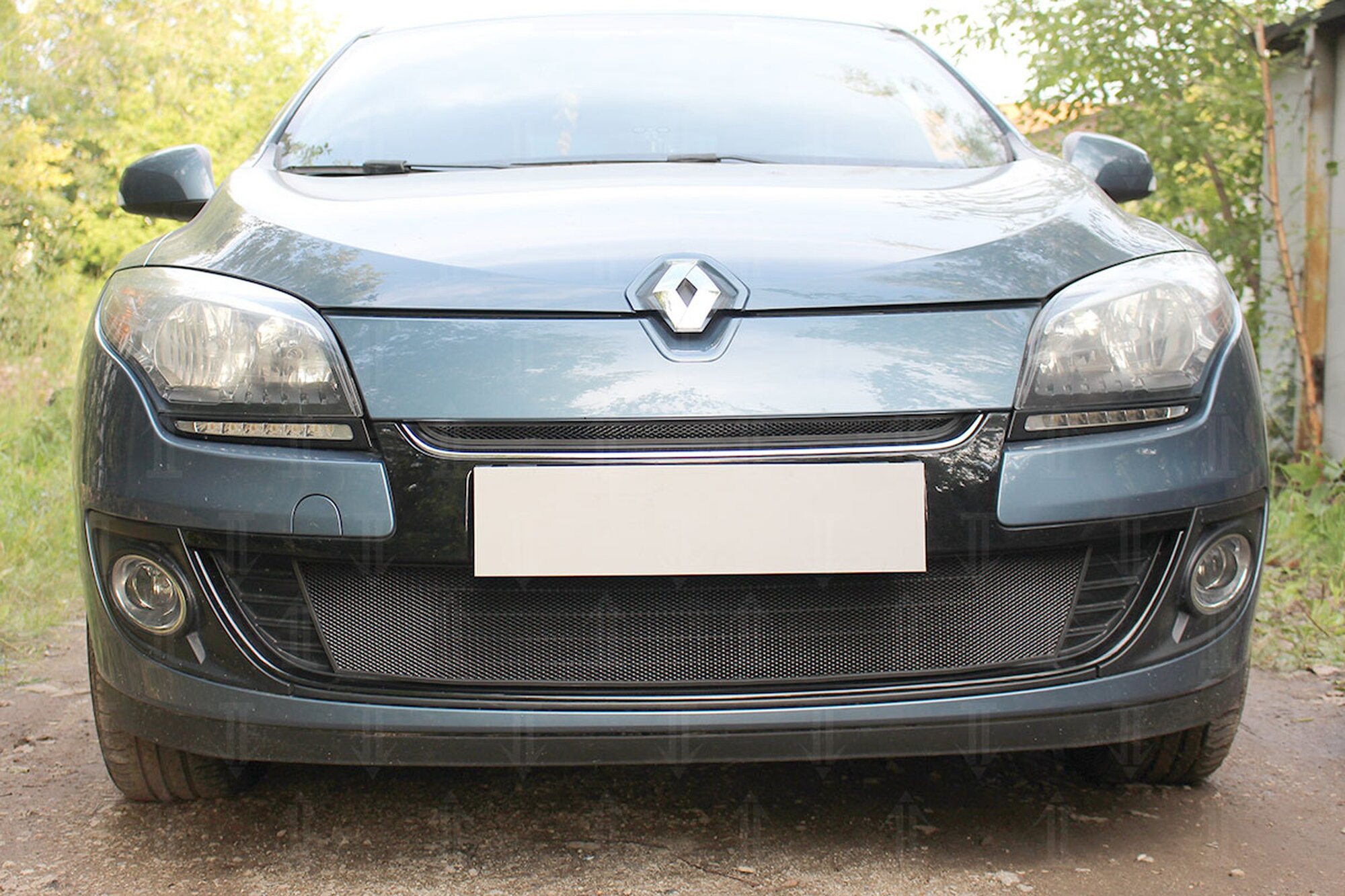 Защитная сетка радиатора с окантовкой и защелками для Renault Megane III (рестайлинг 1) 2012-2014, 2шт