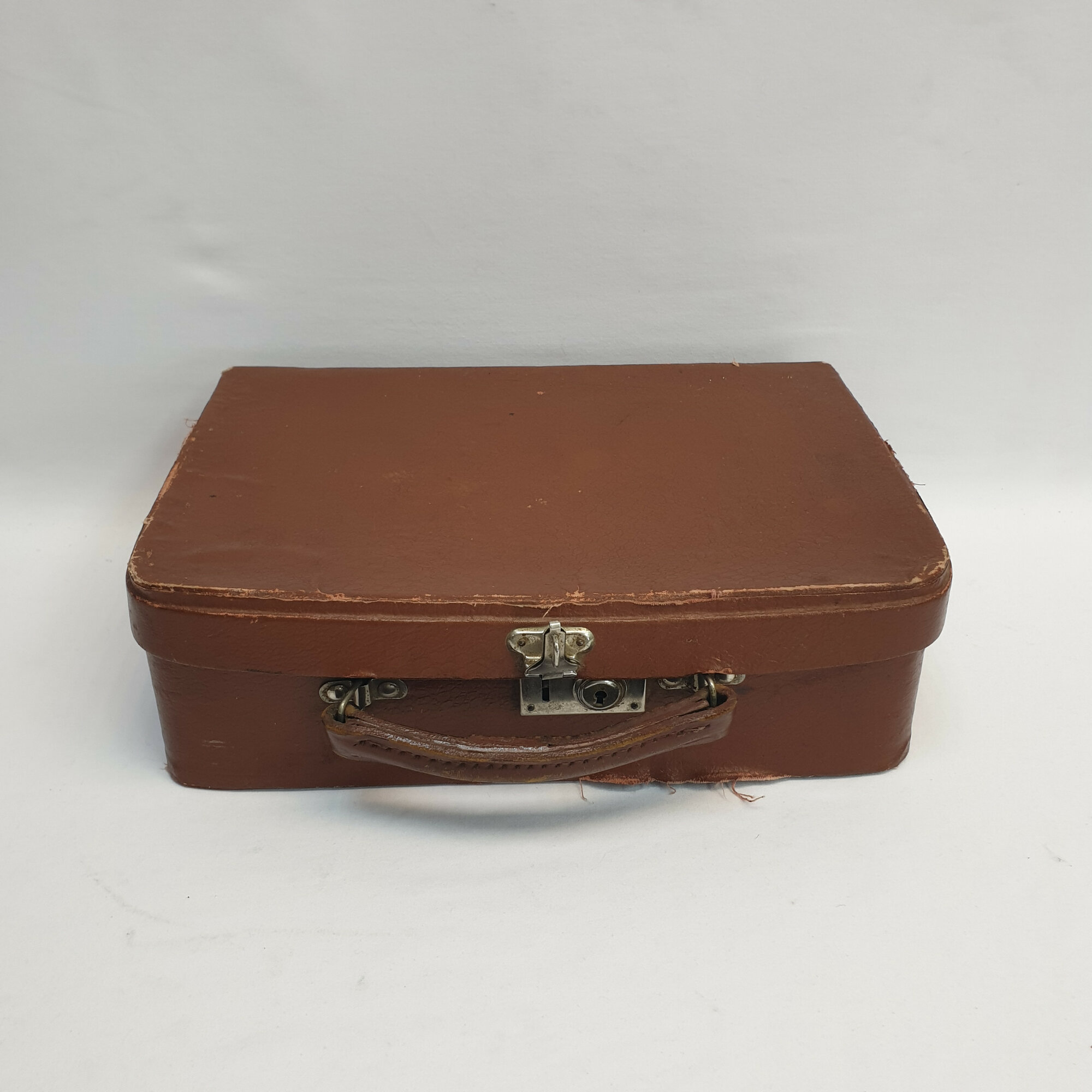 Винтажный чемодан 30х20х10 см, кожзам, металлическая фурнитура, СССР.