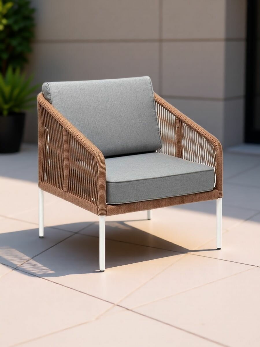 Кресло плетеное из роупа, с алюминиевым каркасом, темно-серого цвета, плетеный роупом оранжевого цвета