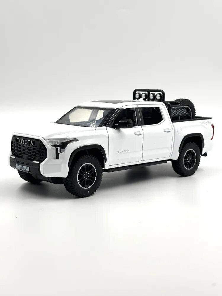Металлическая машинка Toyota Tundra / инерционная машина Тойота Тундра белая