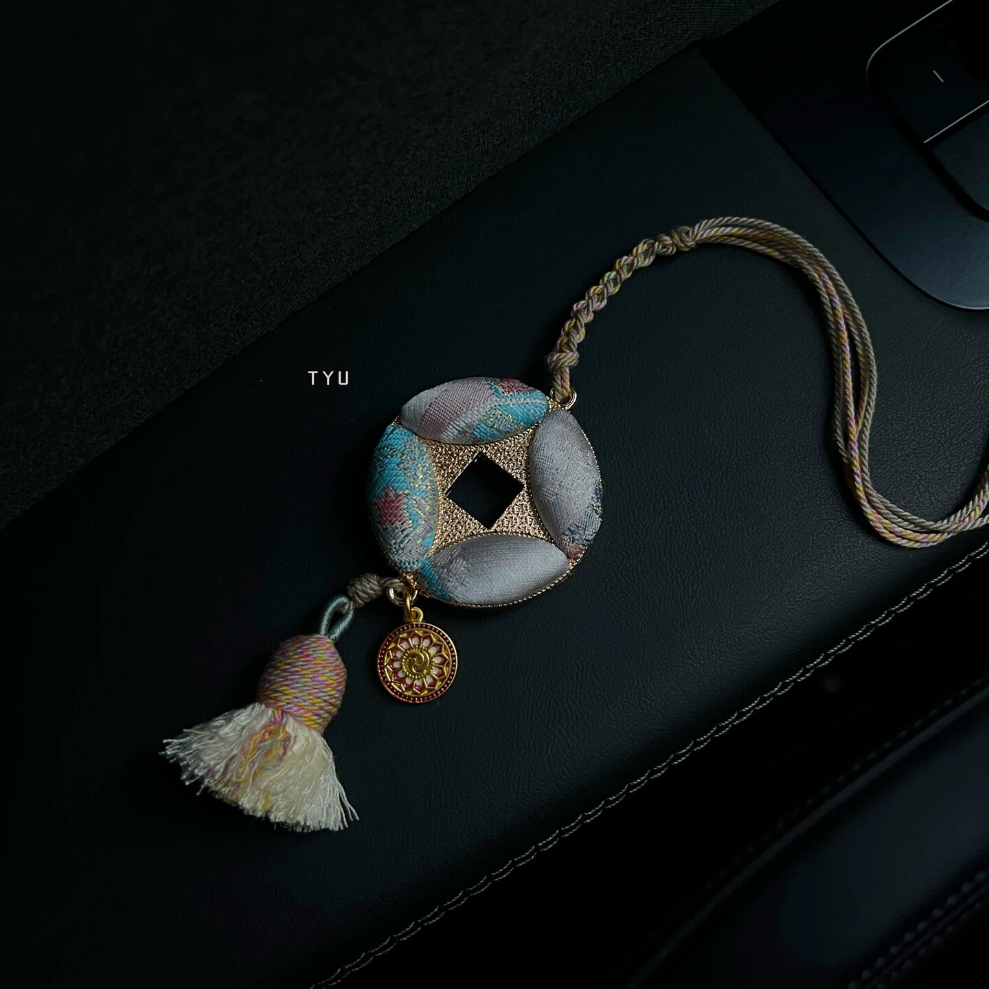 Розовый медный монетный висячий декор для автомобиля к Новому году 2026, удачный талисман для приборной панели