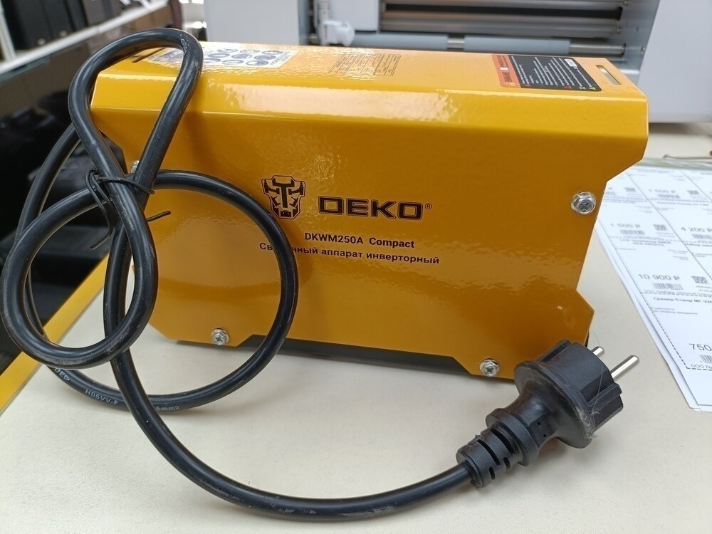 Сварочный аппарат DEKO, DKWM250A Compact 250A MMA, мощность 4.2 кВт б/у уценка.