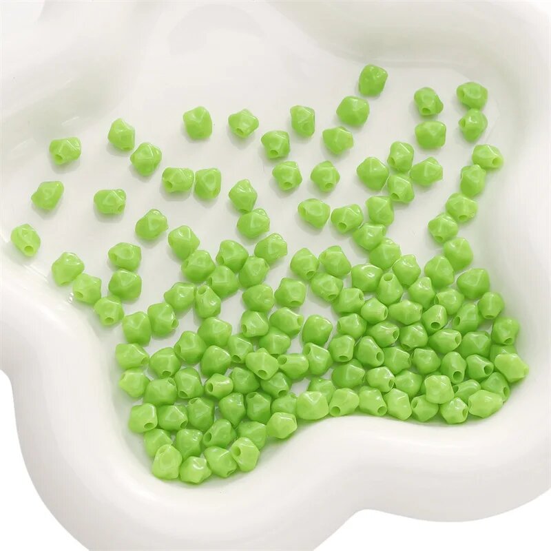 Зеленые акриловые бусины 2 green 50шт