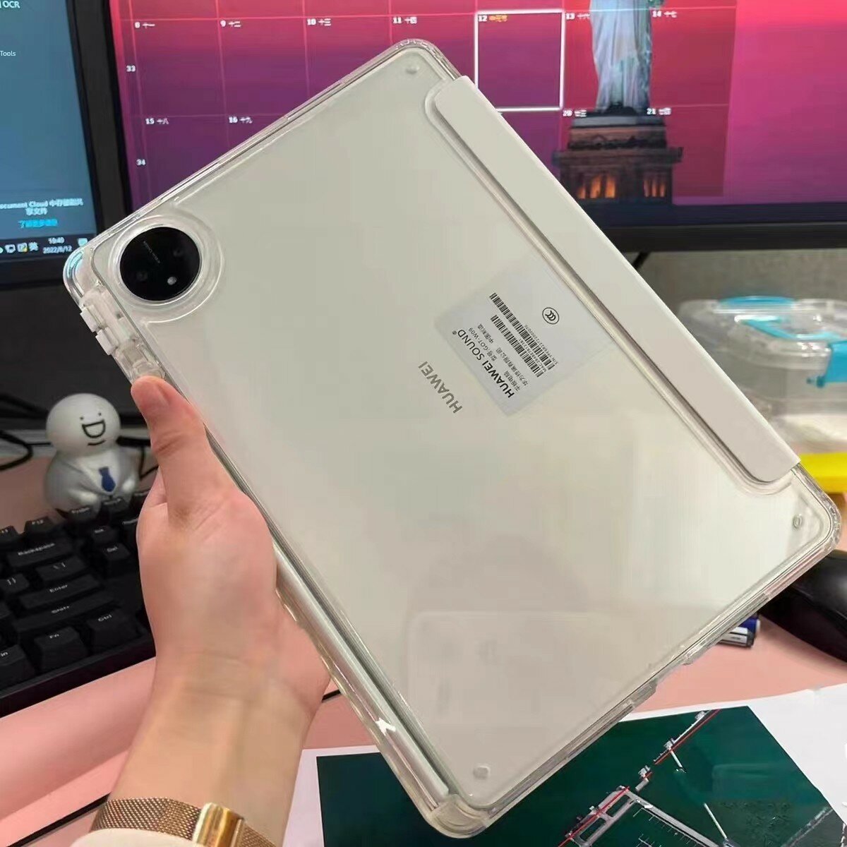 Защитный чехол для Huawei MatePad 11 (2023) белый с пен-слотом и фиолетовой готической наклейкой