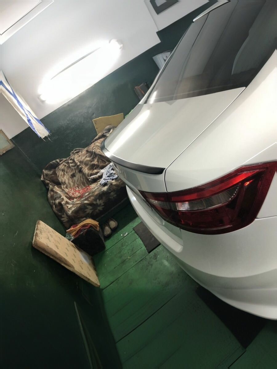 Спойлер Лада Веста Седан "Черный Глянец" (2015-2023) ВАЗ 2180, Lada Vesta Sedan, Лип-спойлер, Узкий спойлер на багажник (ABS-Пластик)