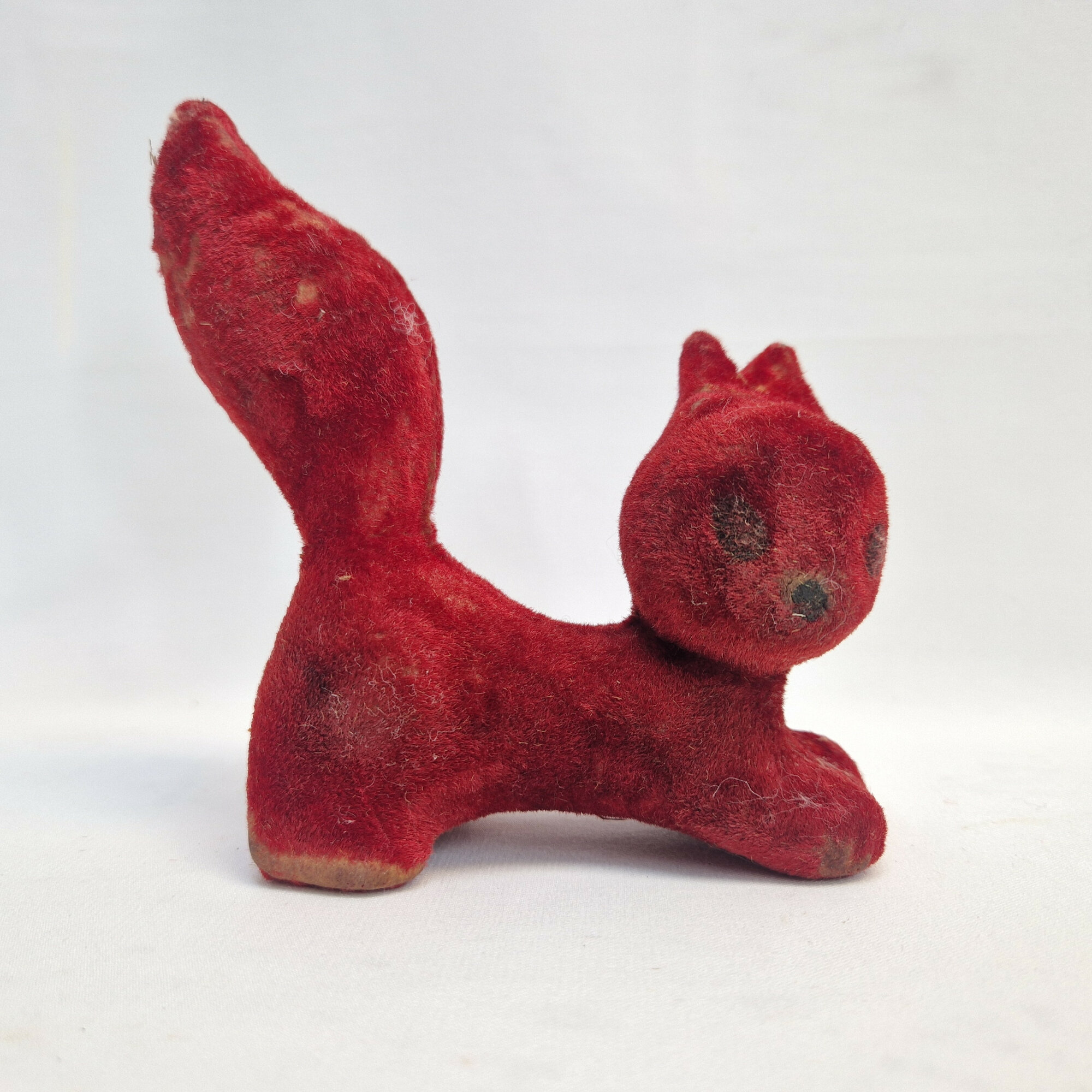 Игрушка винтажная, СССР. Флокированная фигурка котенка из папье маше, настольная миниатюра