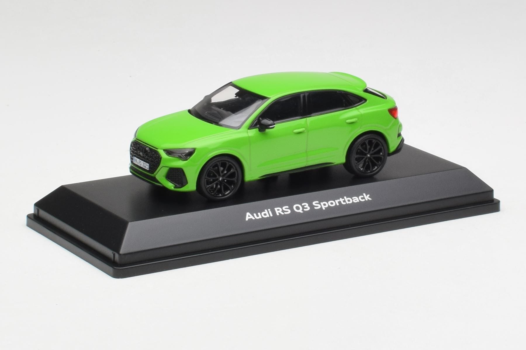 Миниатюрная Модель Audi RS Q3 Sportback 1:43, 5012013631