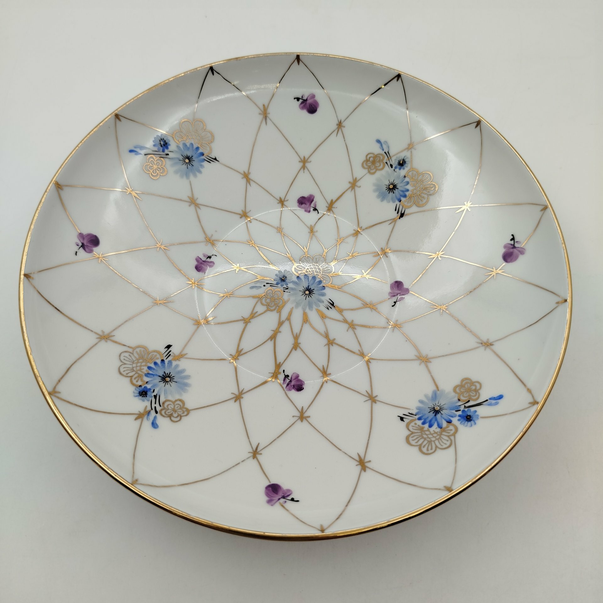 Сухарница "Золотая сетка", ("Васильки"), автор рисунка А. А. Яцкевич, фарфор