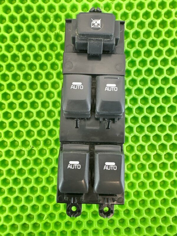 Блок управления стеклоподъемниками передний Kia 93570A2900WK