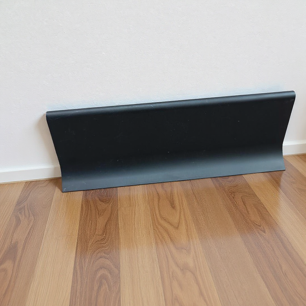 Алюминиевый плинтус L формы 4 см черный BFM ProFILE 010-40 2960x40х10 мм