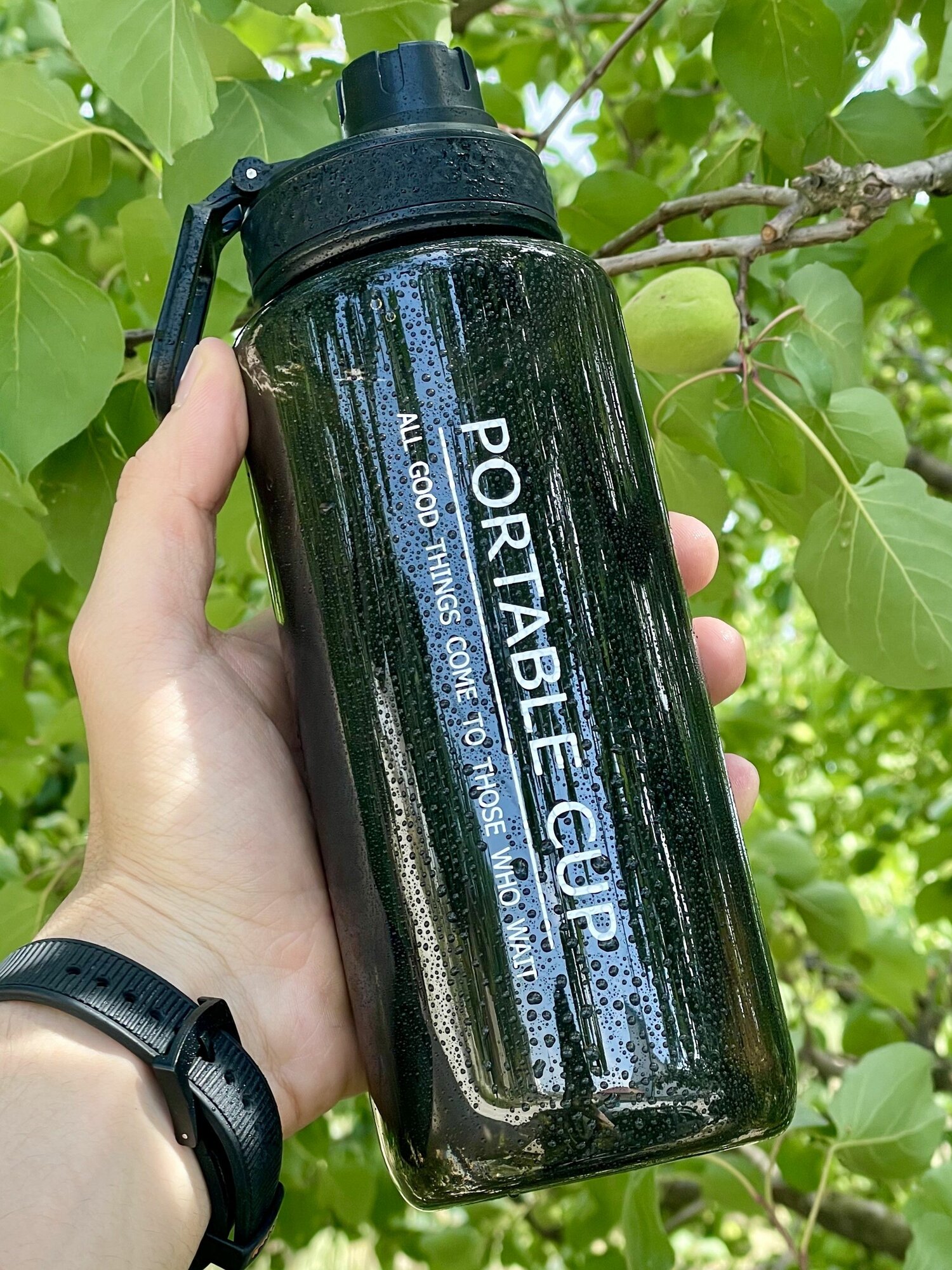 Бутылка для воды "Portable Cup" IBRICO, с крючком, черная, пластик BPA Free, 1000 мл