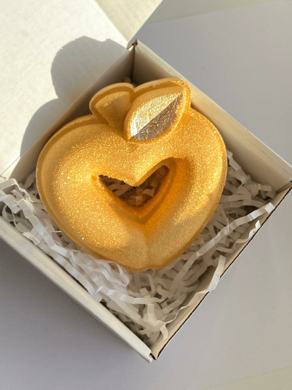 Бомбочка для ванны "Пончик-Золотое яблоко" с шиммером